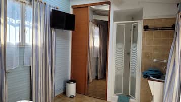 Quarto Clássico com Cama de Casal, casa de banho privativa (La Cache-Cache) | 1 quarto, roupa de cama fornecida