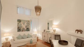 Apartamento de Luxo | Sala de estar | TV de ecrã plano