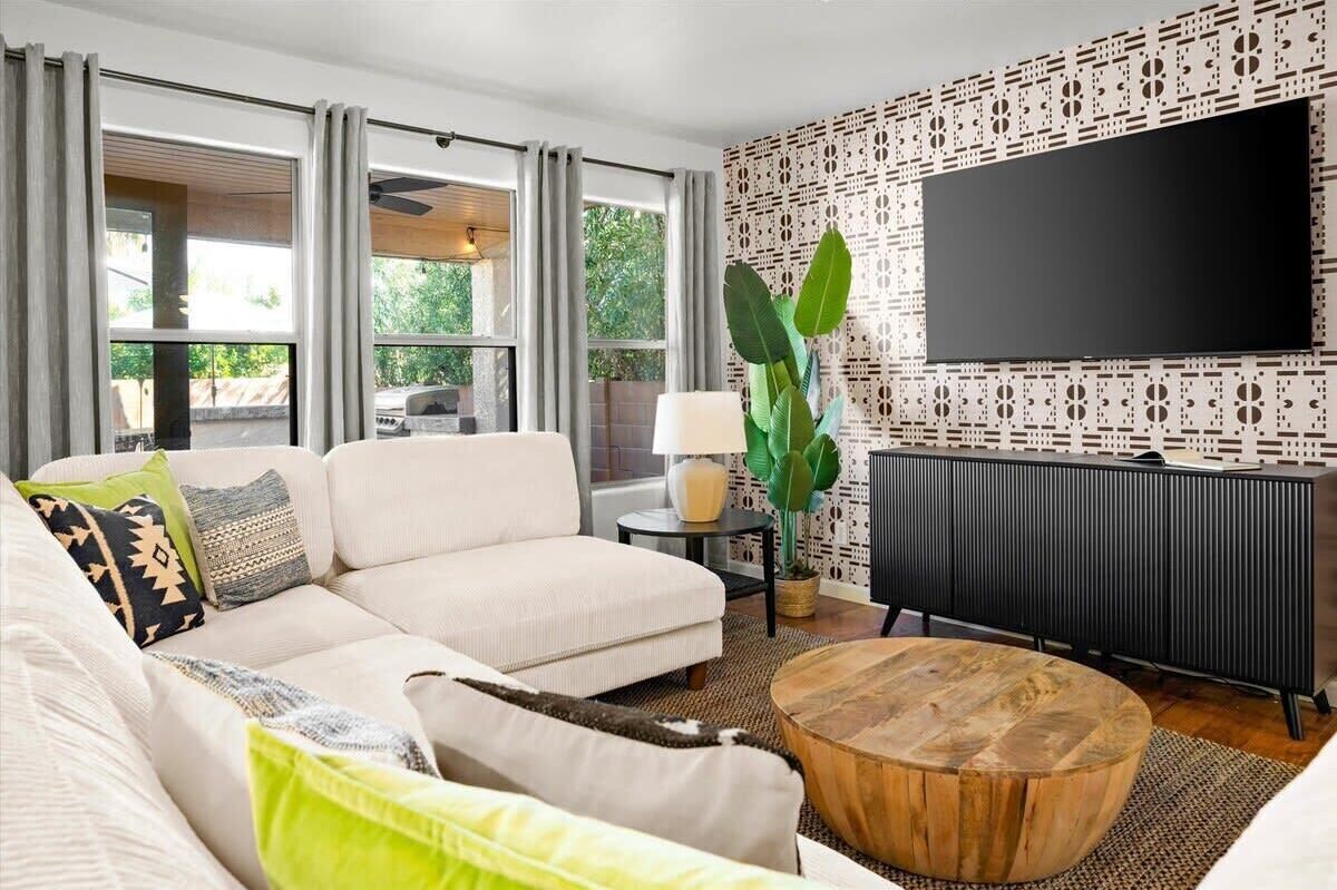 Family Fun! Sleeps 12 | Pool | Fire Pit | Puttputt - Oro Valley, AZ