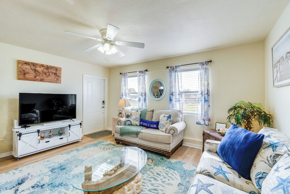 4 Mi To Beach: Charming Port Charlotte Home! - Port Charlotte, FL