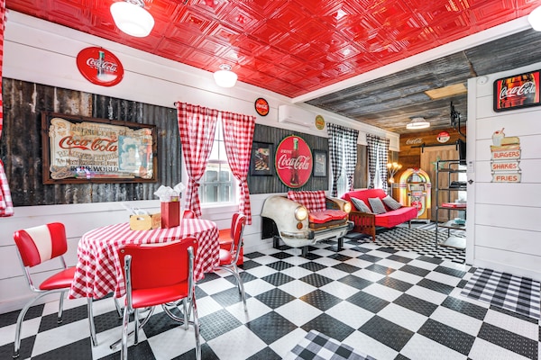 Fifties Diner-style Llano Home W/ Shared Fire Pit - Llano, TX