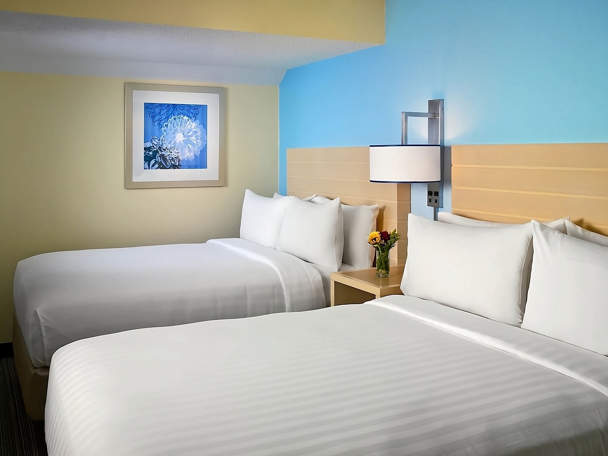 Family-friendly Hotel Near St. Louis: Comfortable Stay With Free Parking - Chesterfield, MO