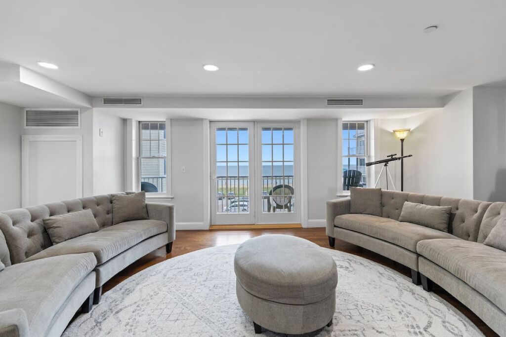 Condo Room 300 Grand Victorian's Largest Rental! - Scarborough, ME