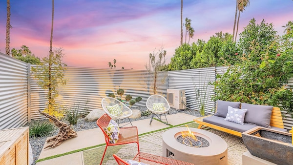 Zanjero By Avantstay Mins From Downtown Palm Springs Private Terrace, Shared Pool - Palm Springs, CA