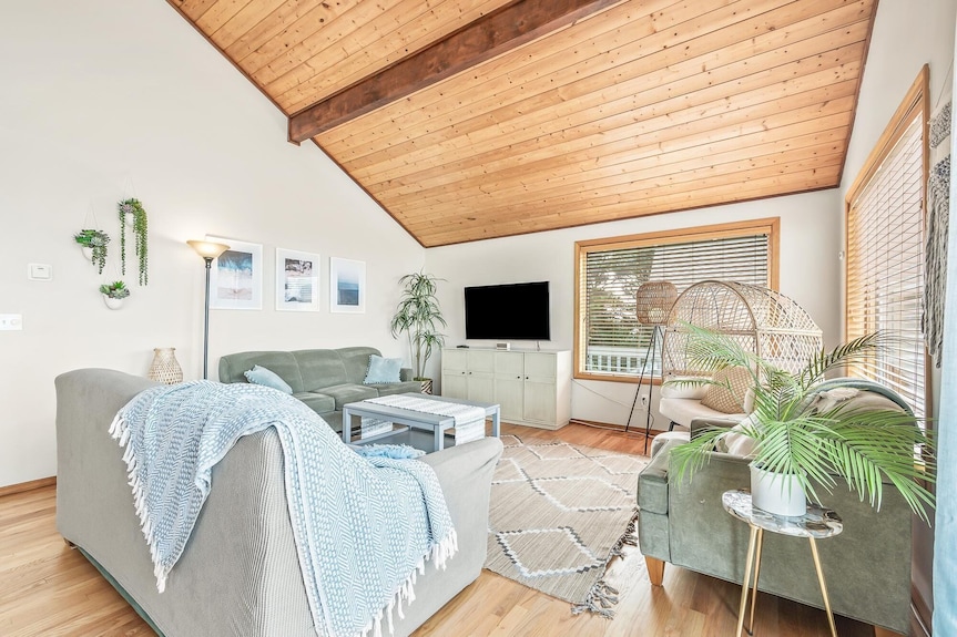 Salt & Serenity - Walk To The Beach - Lincoln City, OR