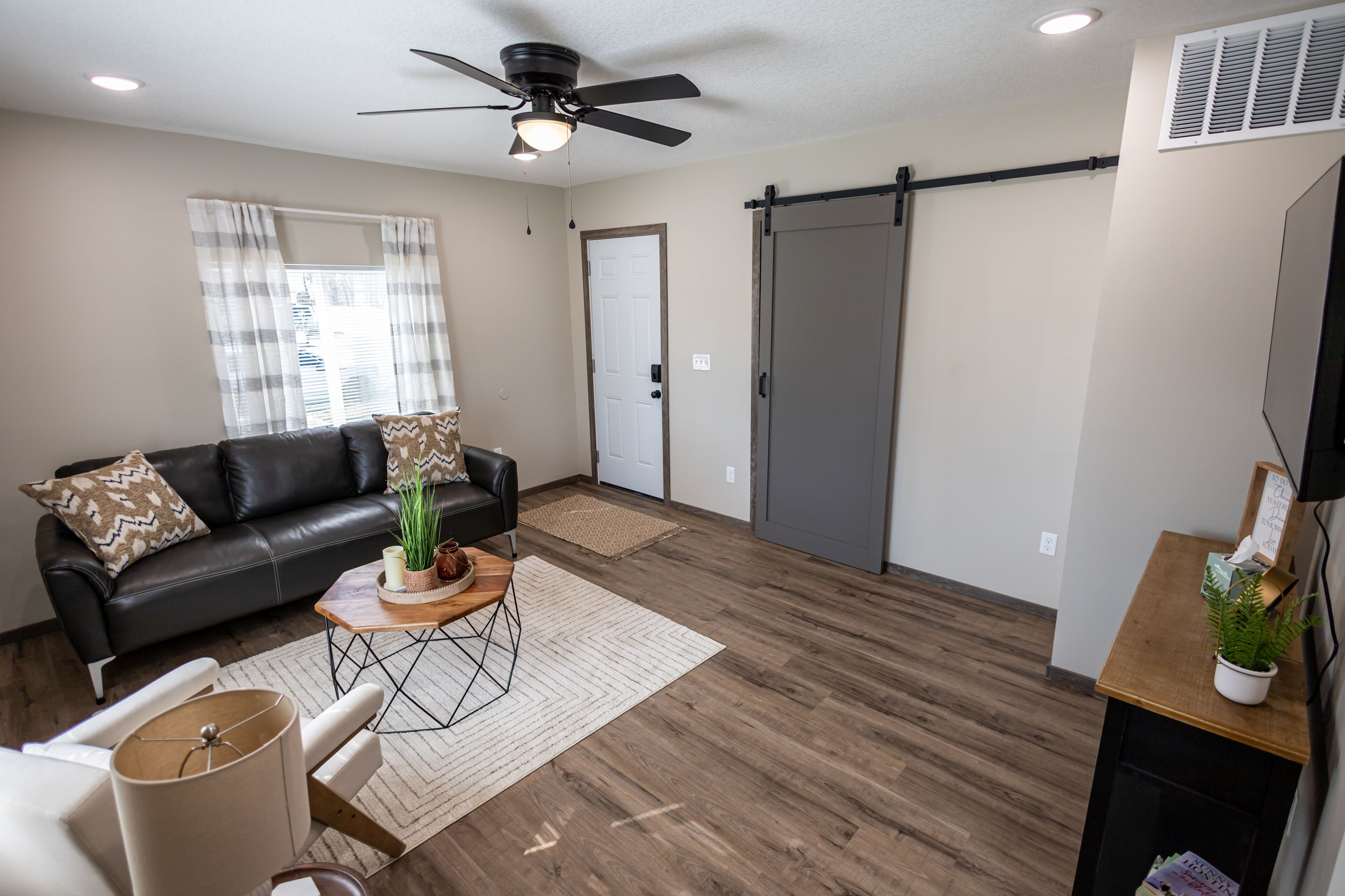 Queen Bed W/ W&d - Perfect For Travel Nurses! - Wichita, KS