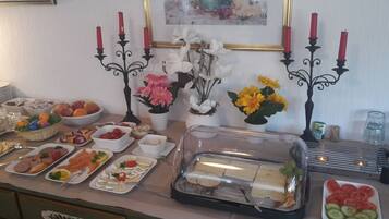 Pequeno-almoço tipo buffet diário incluído