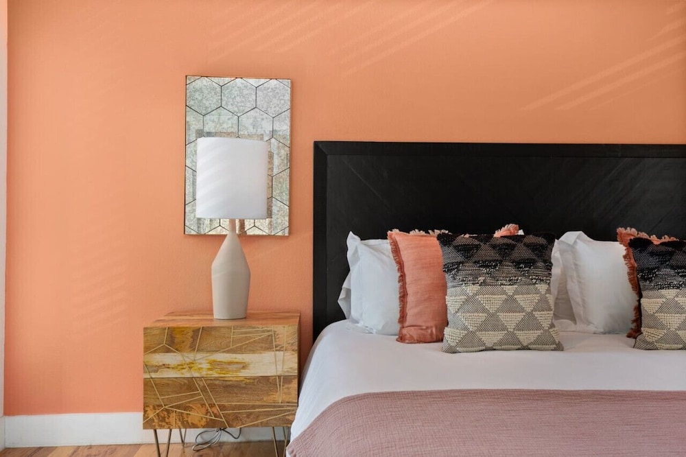 Austin Vibes - A Hip Downtown Condo - SXSW (South by Southwest) - Austin