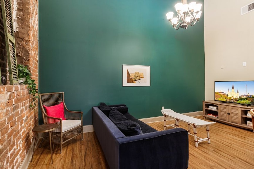 Hidden Gem Steps To French Quarter Food & Funhistoric Charm: Walk To Bourbon/french Quarter (Room In A Hotel) - New Orleans, LA