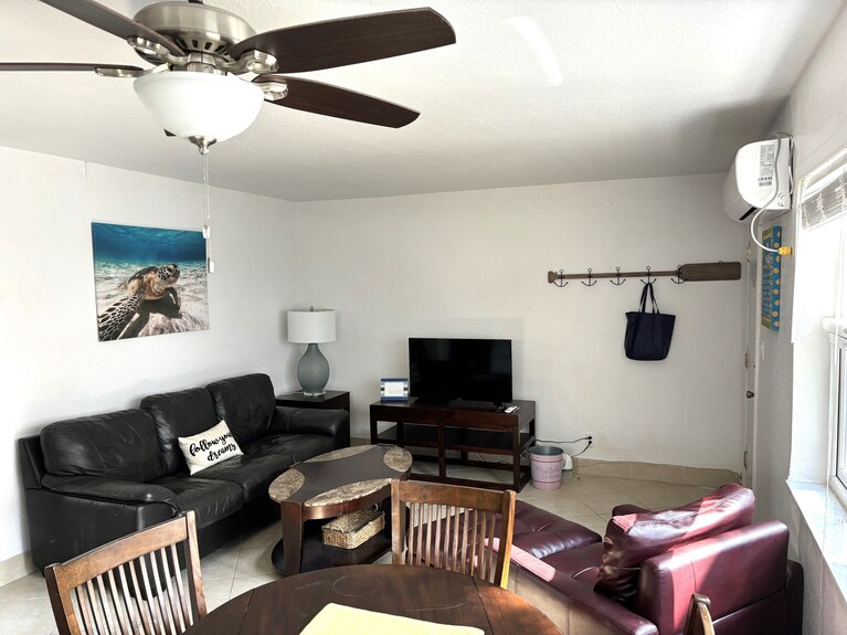 2 Bedroom Condo Just Footsteps From The Beach In Freeport, Bahamas. - Freeport