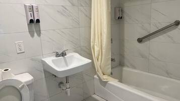 Quarto Duplo Familiar | Casa de banho | Toalhas fornecidas