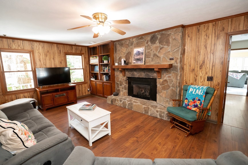 Private 4br Retreat Creek View Pool* & Pets - Lake Harding