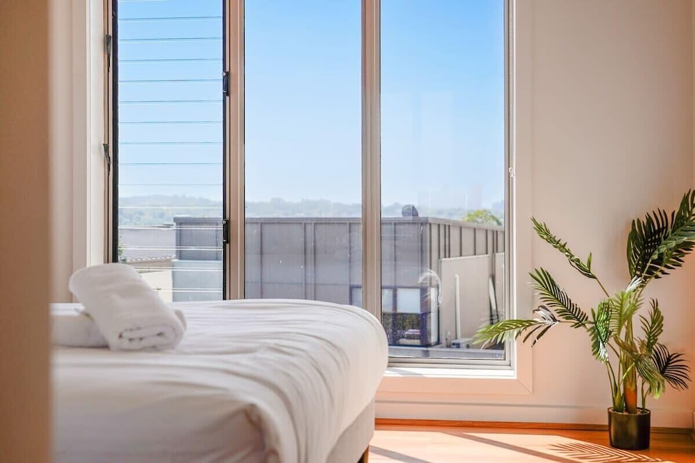 Trendy Burwood Lifestyle And Location - Forest Hill