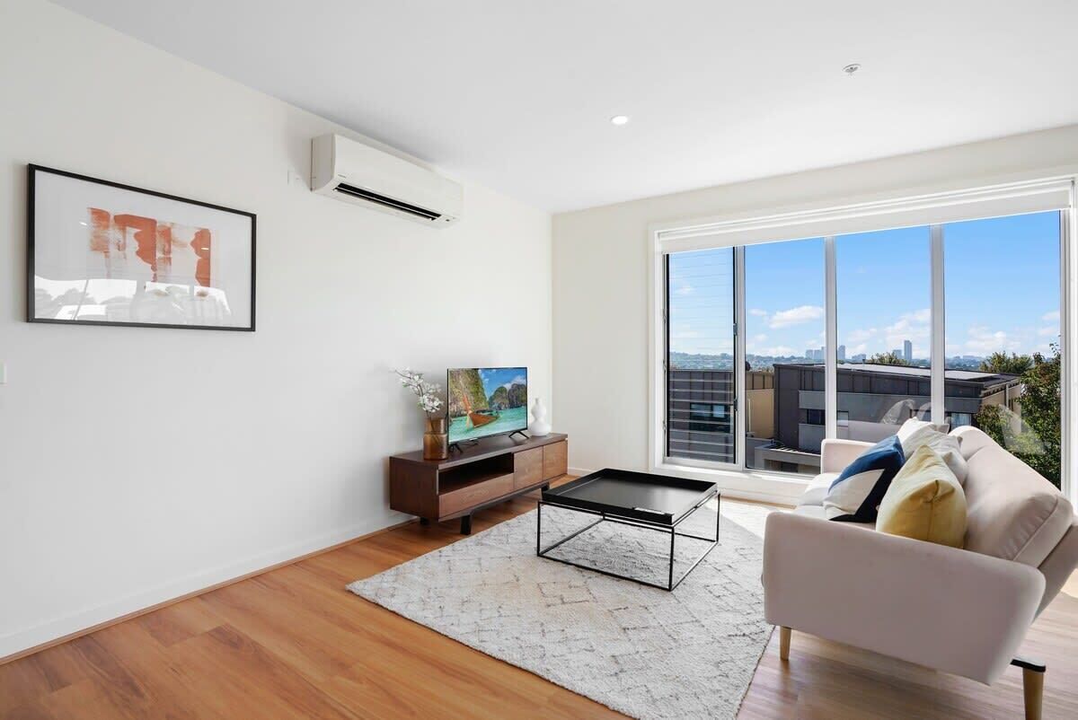 Trendy Burwood Lifestyle And Location - Notting Hill