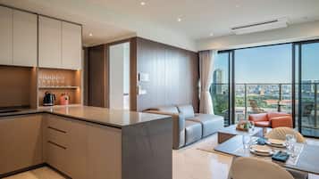 Apartamento luxo, 1 quarto, vista para a cidade | Área de estar | Smart TV, Netflix, filmes pagos, serviços de streaming