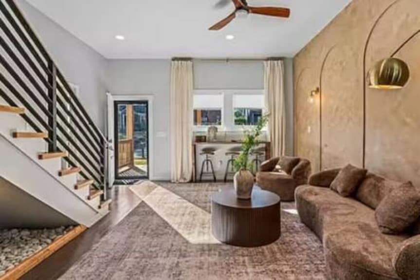 Casa Linda · Luxury Mini Mansion: Hot Tub, Theater - Atlanta, GA