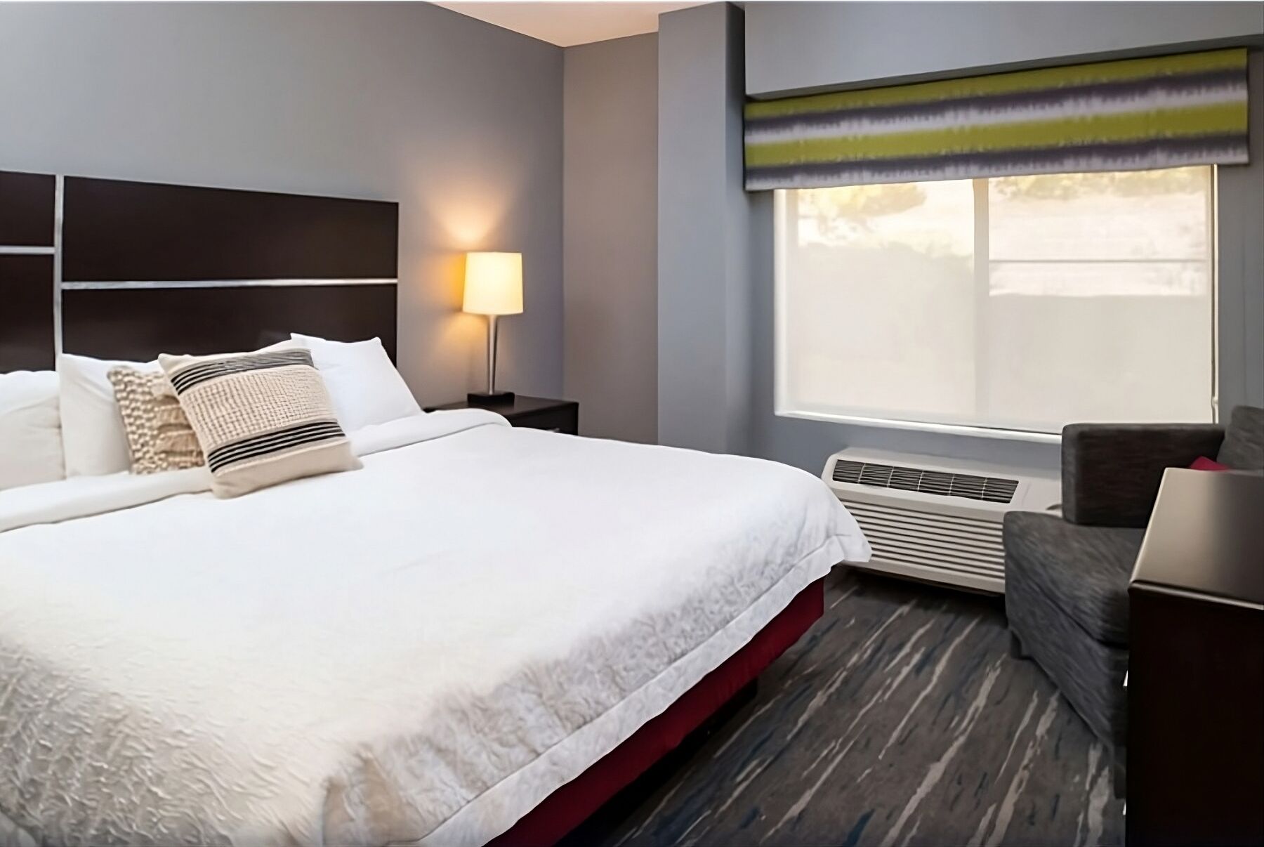 Embrace Glenwood Springs! Pool, Free Breakfast, Pets Allowed, Free Parking! - Glenwood Springs, CO