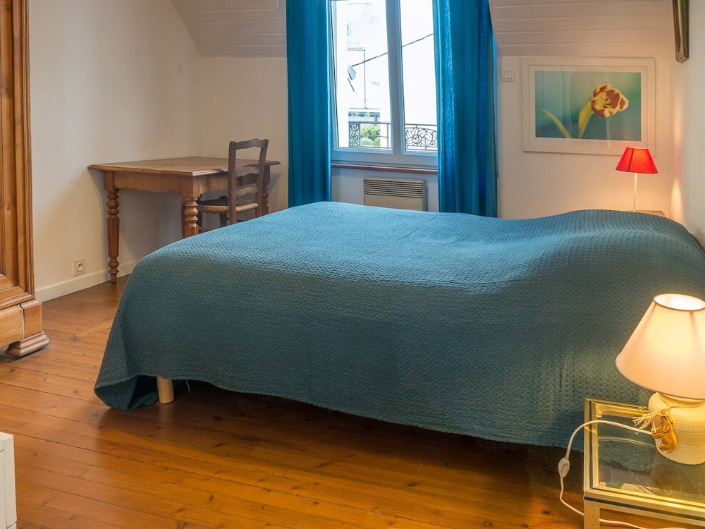 30s Family Home, Renovated, Central, 8-10 Pers. - Port-Louis | Vrbo