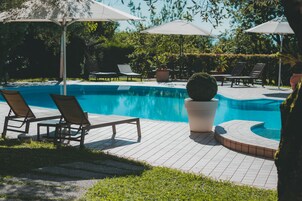 Piscina exterior sazonal 