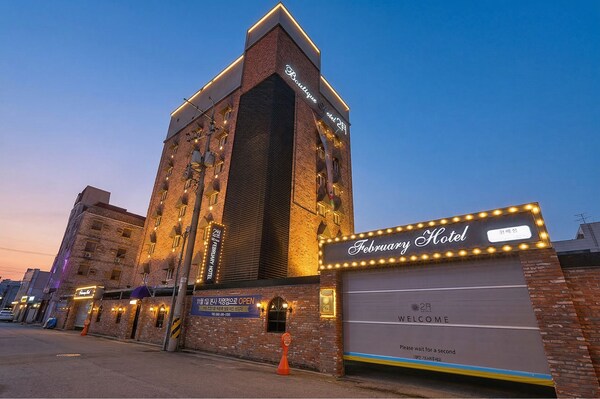 Hotel February Gimhae - Pusan