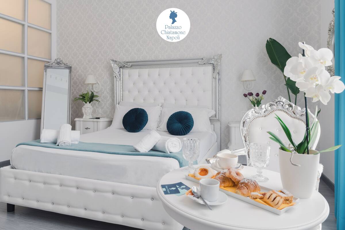 Quarto Quádruplo Superior | Roupa hipoalergénica, edredões de penas, minibar, secretária