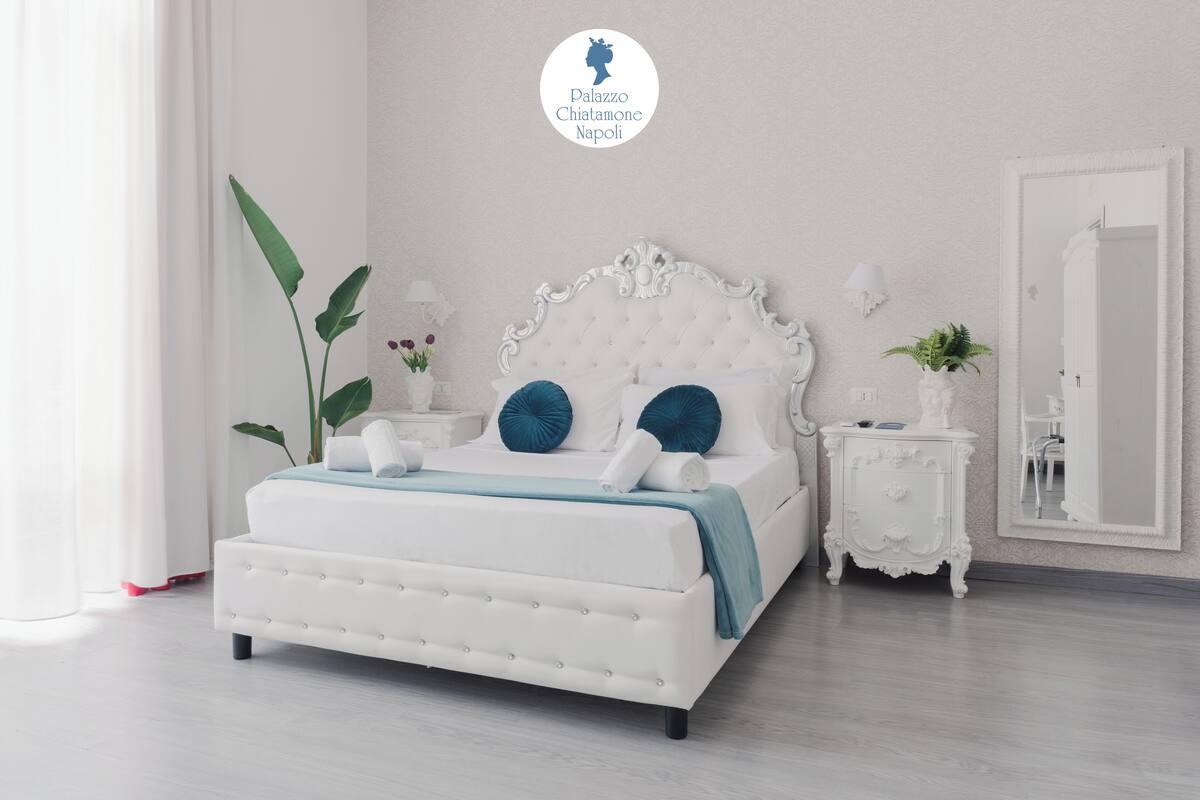 Quarto Quádruplo Superior | Roupa hipoalergénica, edredões de penas, minibar, secretária