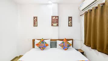 Quarto Deluxe | Lençóis de algodão egípcio, roupa de alta qualidade, cofre no quarto