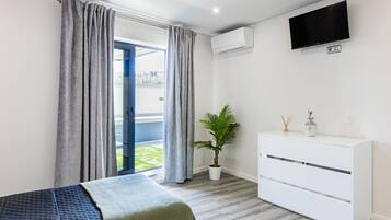 Apartamento, 2 quartos, varanda, vista para o rio | Com decoração personalizada, com mobília individualizada