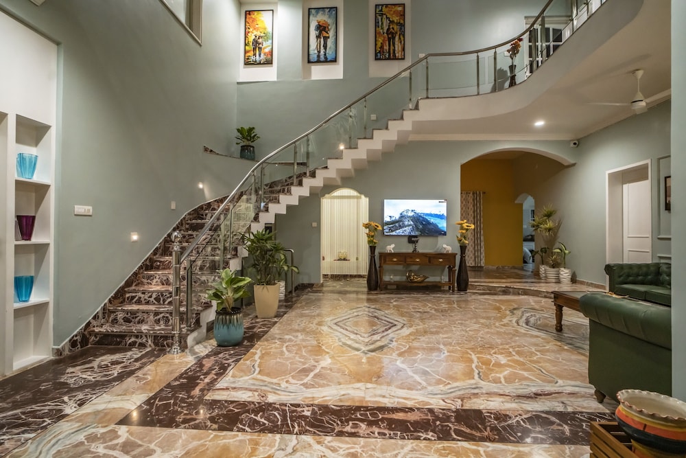 Super Luxurious Villa With Private Pool Near A Lake - Udaipur