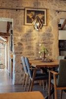Apartamento, vista para o mar | Cozinha privada | Geladeira, fogão, talheres/pratos/utensílios de cozinha