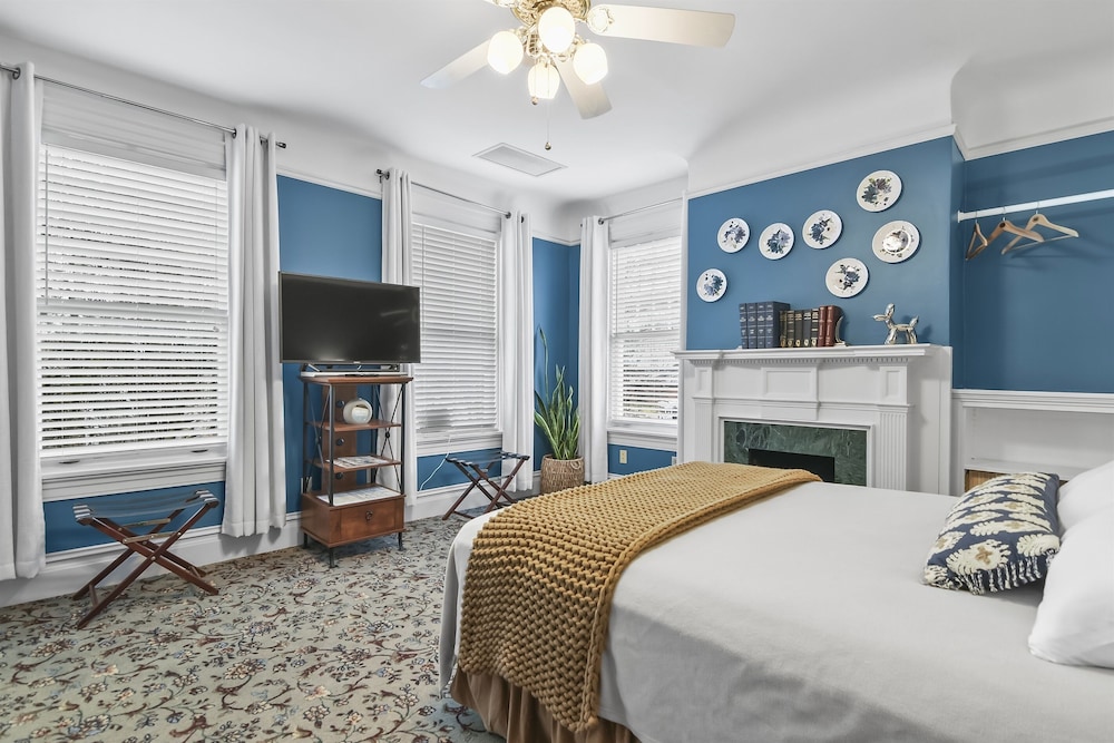 Pasfield House - Historic Mansion: Capital Suite Reviews, Deals ...