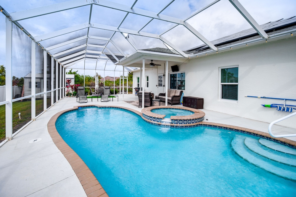 Lanai, Private Pool: Lehigh Acres Home - Fort Myers, FL