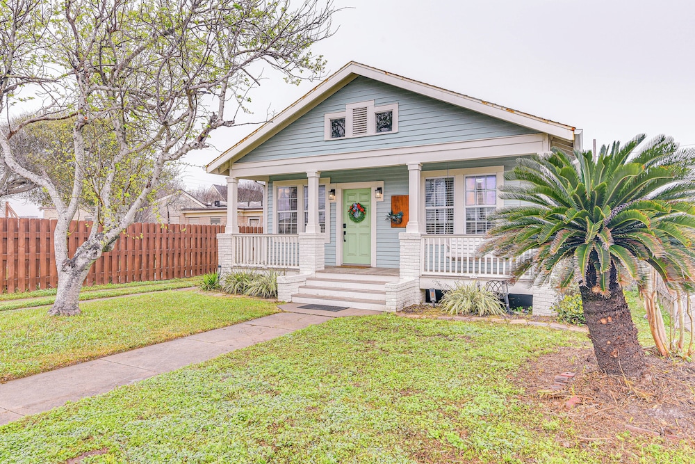 4 Mi To Moody Gardens: Galveston Home W/ Grill - Galveston
