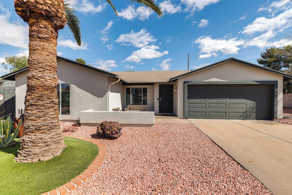 Phoenix Home W/ Private Pool, Fire Pit & Swing Set - Phoenix, AZ