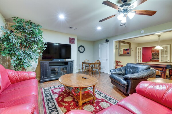 Pool Table & Patio: Cozy Lawrenceville Apt - Auburn, GA