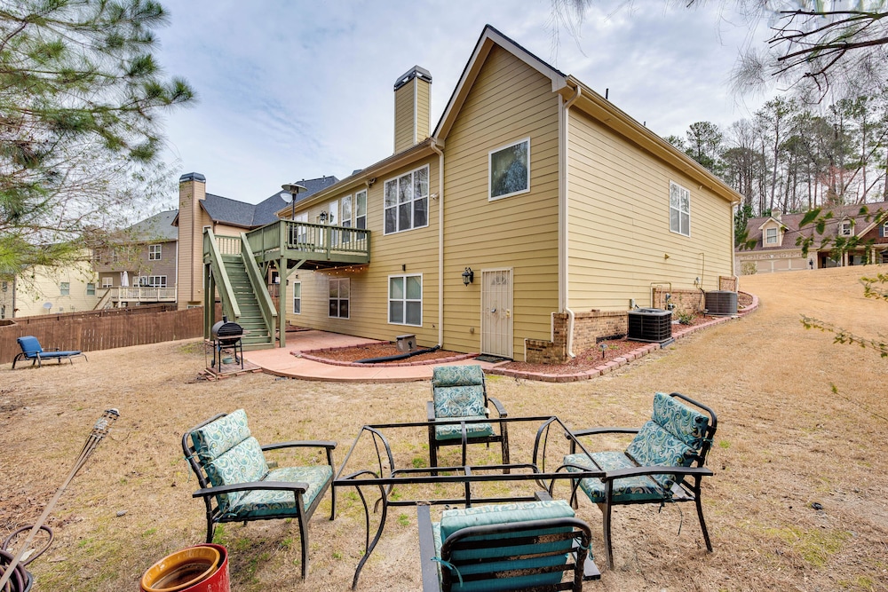 Pool Table & Patio: Cozy Lawrenceville Apt - Auburn, GA