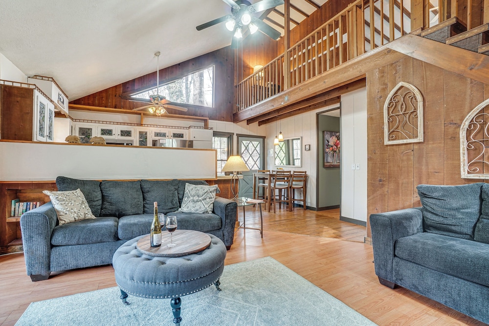 Charming Cabin W/ Fire Pit & Decks ~ 7 Mi To Helen - Clarkesville, GA