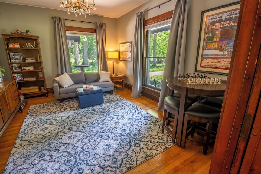 Historic Farmhouse With Hot Tub, Treehouse Shower, & Chickens! - Míchigan