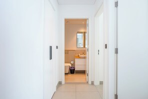 Apartamento Standard | Casa de banho | Um polibã, um secador de cabelo (mediante pedido), um bidé 