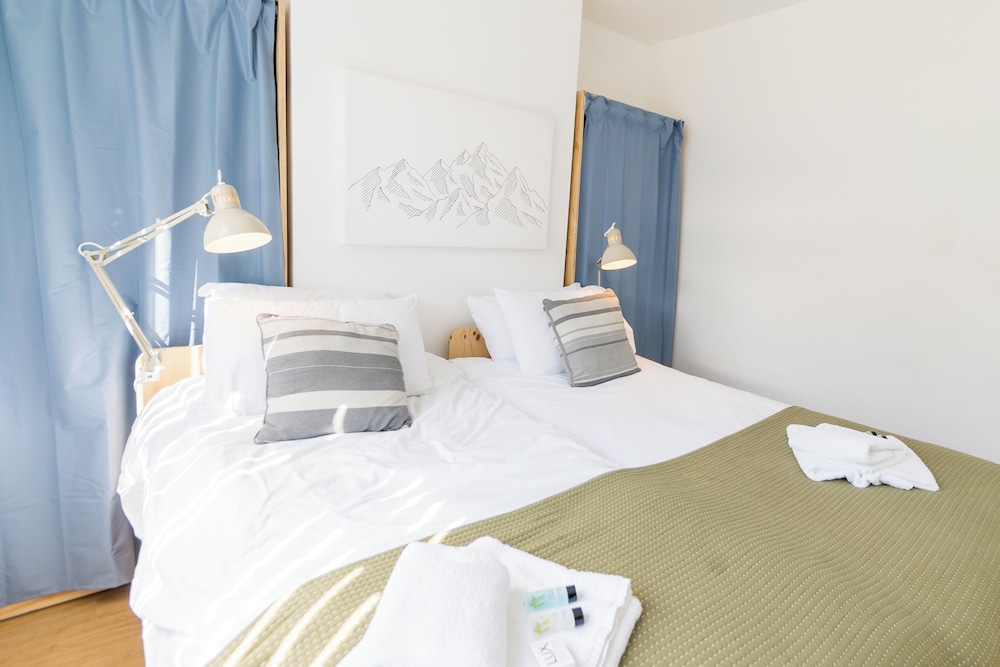 Modern Haven, Sleeps 6, Free Parking, Central. - Newport