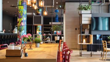 Pequeno-almoço tipo buffet diário (19.50 EUR por pessoa)