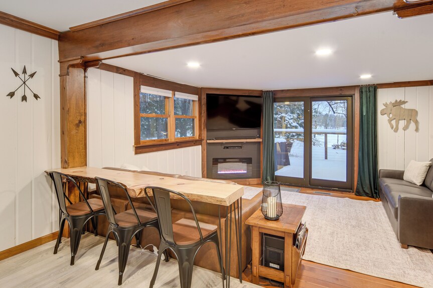 Waterfront Duluth Cabin W/ Deck & River View! - Minnesota