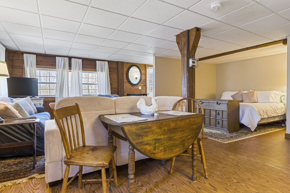 Maine's Best Kept Secret, Studio Apartment - Lake Arrowhead, ME