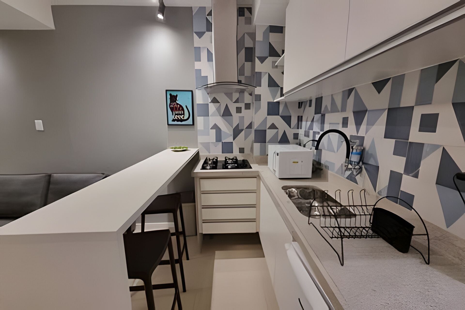 Apartamento Básico | Cozinha privada | Minifrigorífico, um micro-ondas, liquidificador, utensílios de cozinha 