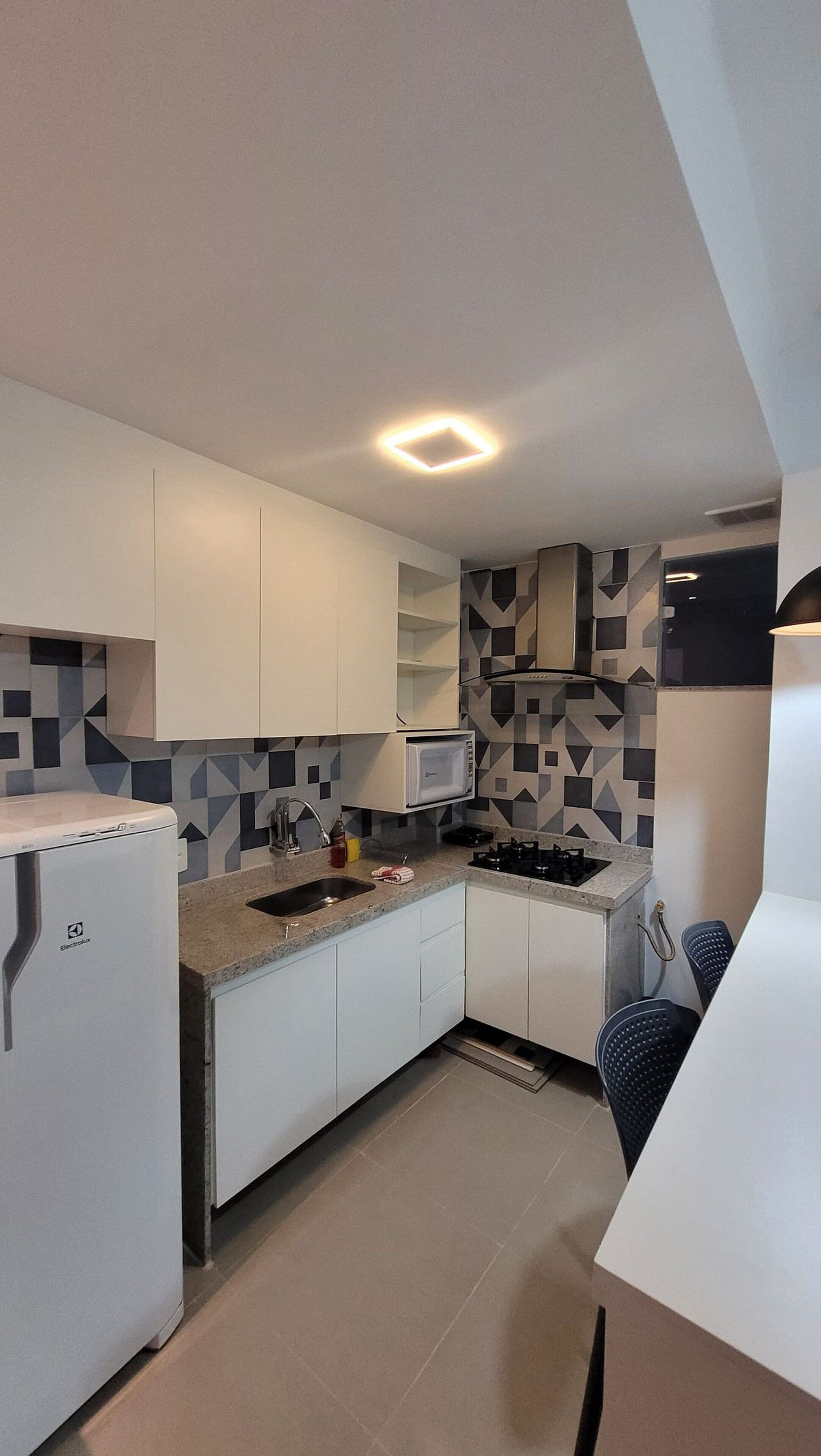 Apartamento Básico | Cozinha privada | Minifrigorífico, um micro-ondas, liquidificador, utensílios de cozinha 