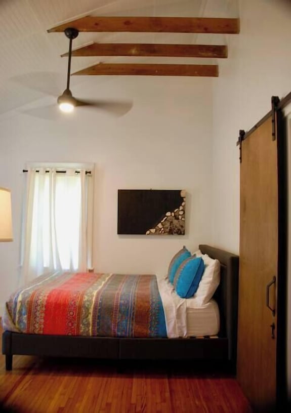 Cozy Cottage On Food Forest In The Heart Of Charlotte! - Charlotte