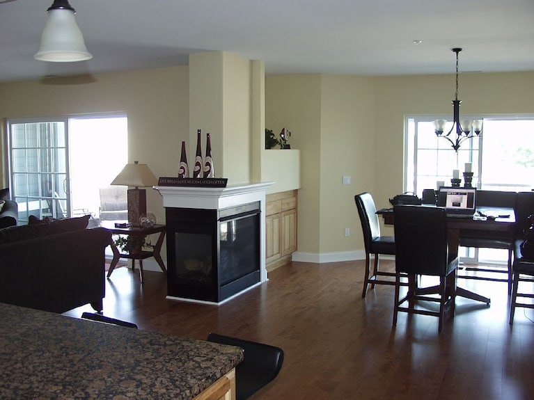 Luxury Downtown Getaway: 2br Condo Near New Buffalos Top Attractions! - Union Pier, MI