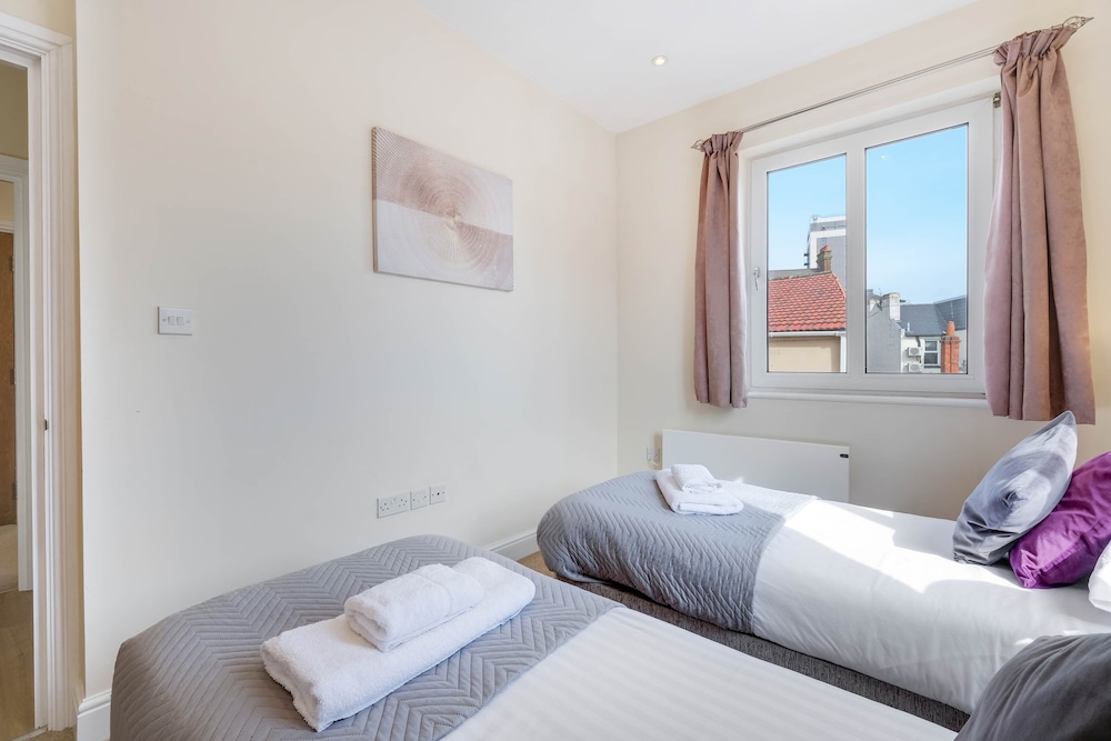360 Mh Victoria Hse 05 - Luxury 2 Bedroom Apt. 05 With Parking - Marlow
