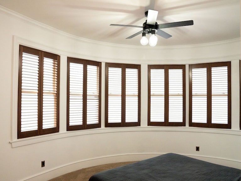 Located Within The Heart Of The Entertainment District! Ada Ramp/parking On Site - Fayetteville, AR