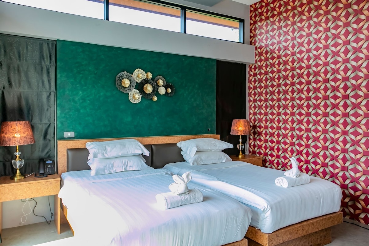 Quarto luxo, 2 camas de solteiro | Wi-Fi de cortesia, roupa de cama